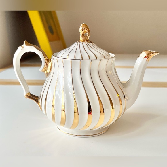 Sadler | Dining | Sadler England Ivory And Gold Vintage Teapot | Poshmark